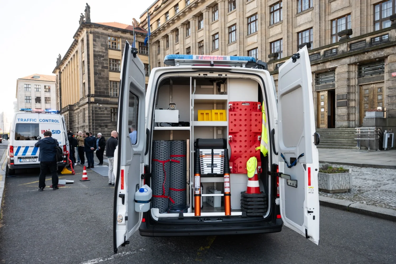 INSID’s early months bring more roadside checks and debate - Mean Prague